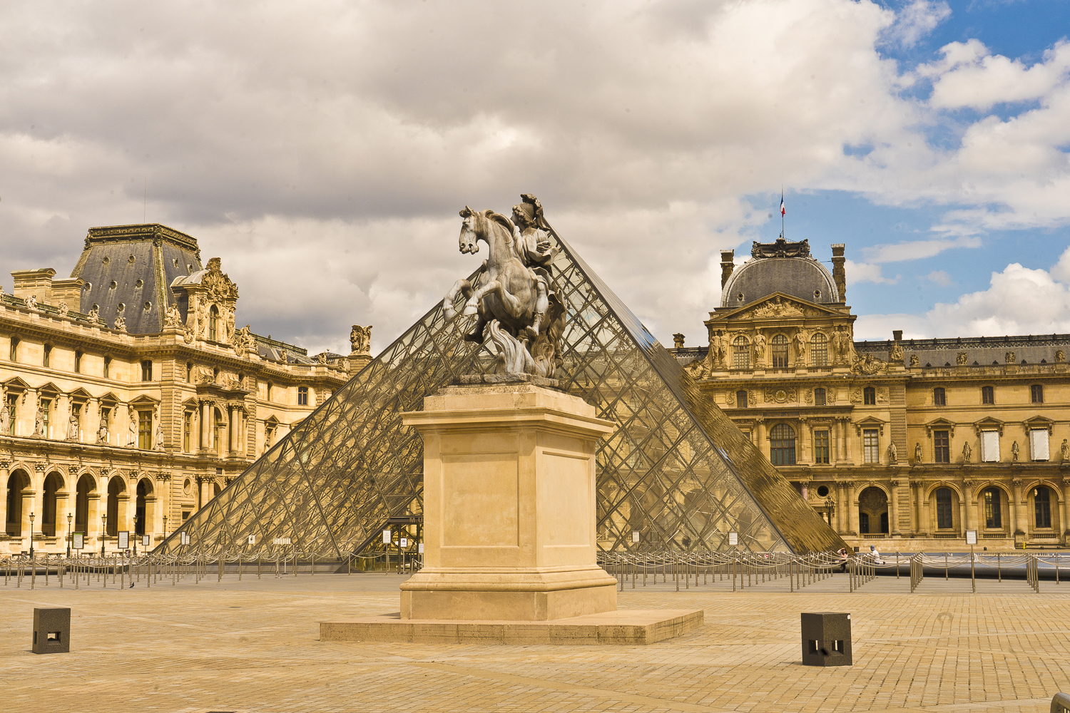 The real queens of the Louvre - Women's Art Tours